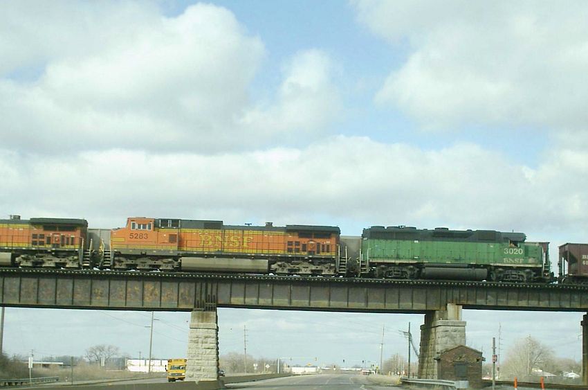 BNSF 3020 and 5283